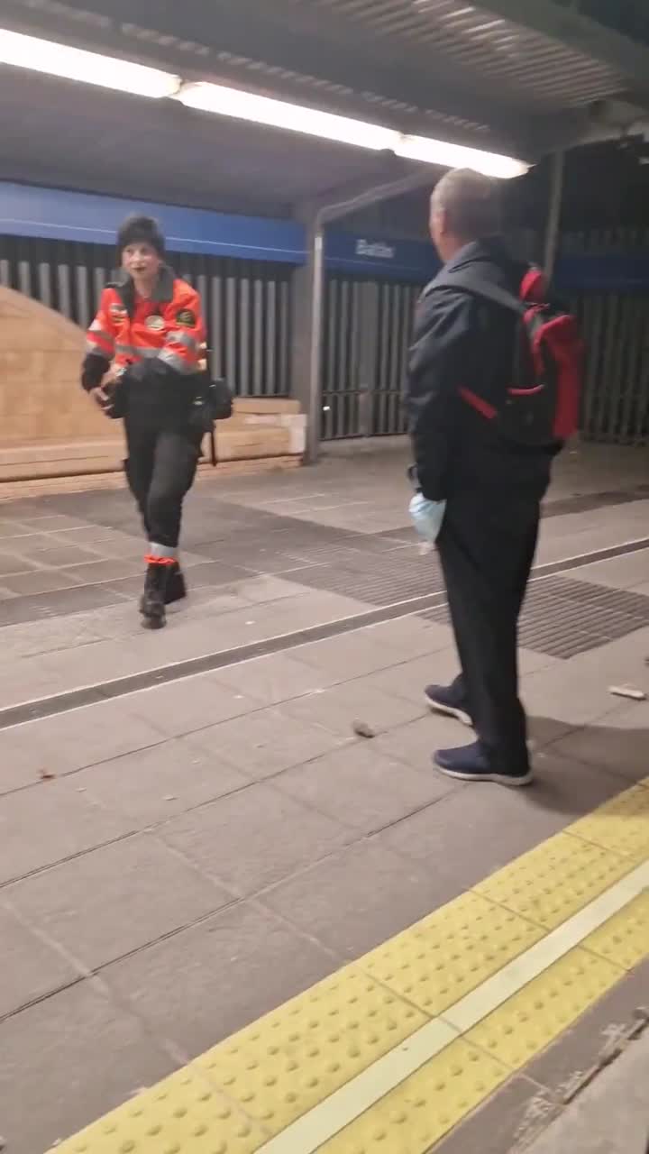 Peleas entre bandas latinas en el metro de Madrid – El Diestro TV Peleas entre bandas latinas en el metro de Madrid – El Diestro TV